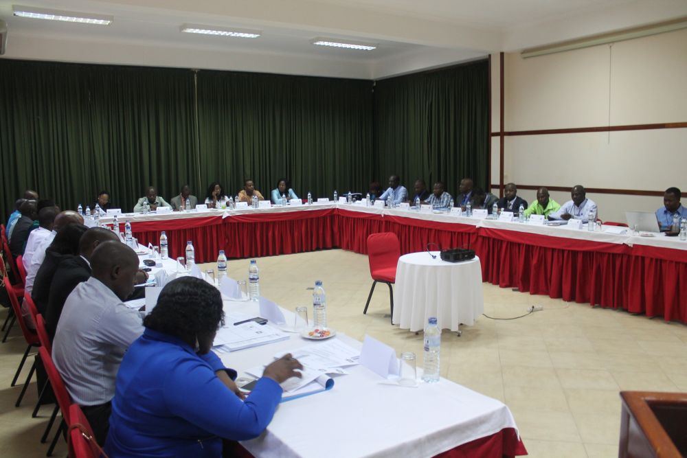 Munir os formandos de capacidade para responderem aos desafios do ...