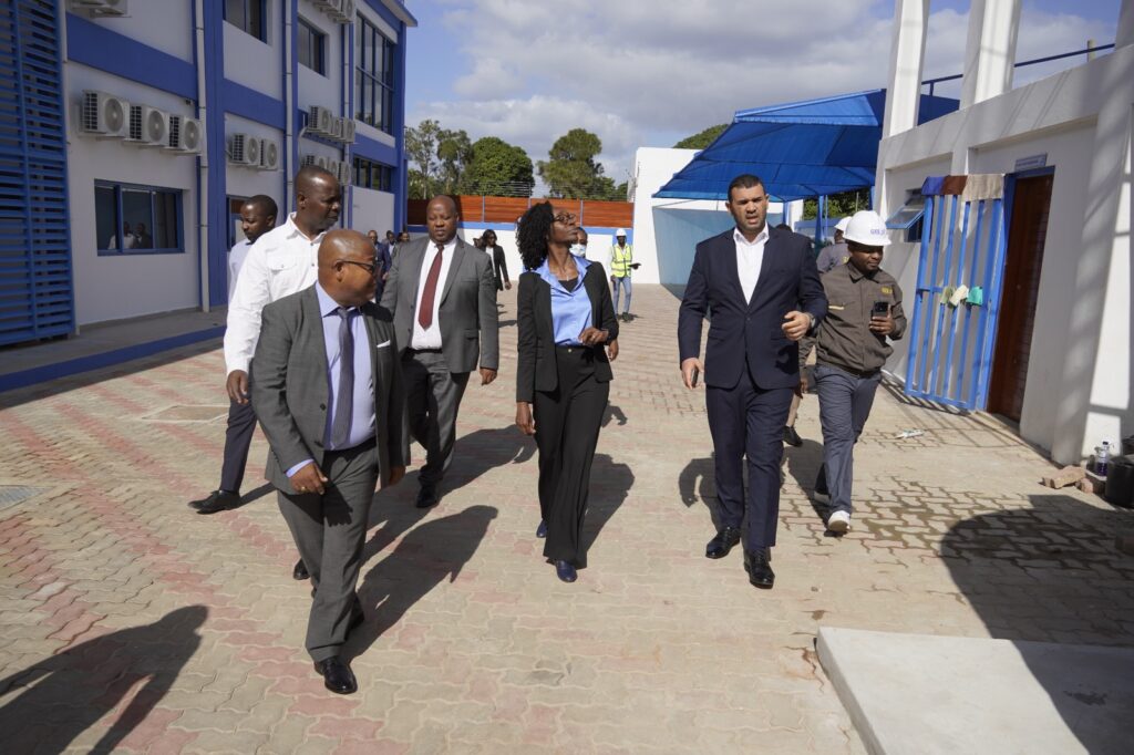 Ivete Alane monitora obra do novo edifício da delegação provincial do ...